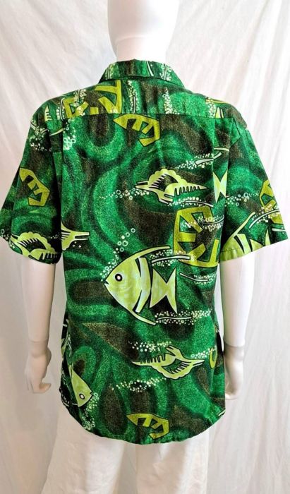 1960s 1970s Green Fish Print Hawaiian Print Mens Shirt Barefoot In ...